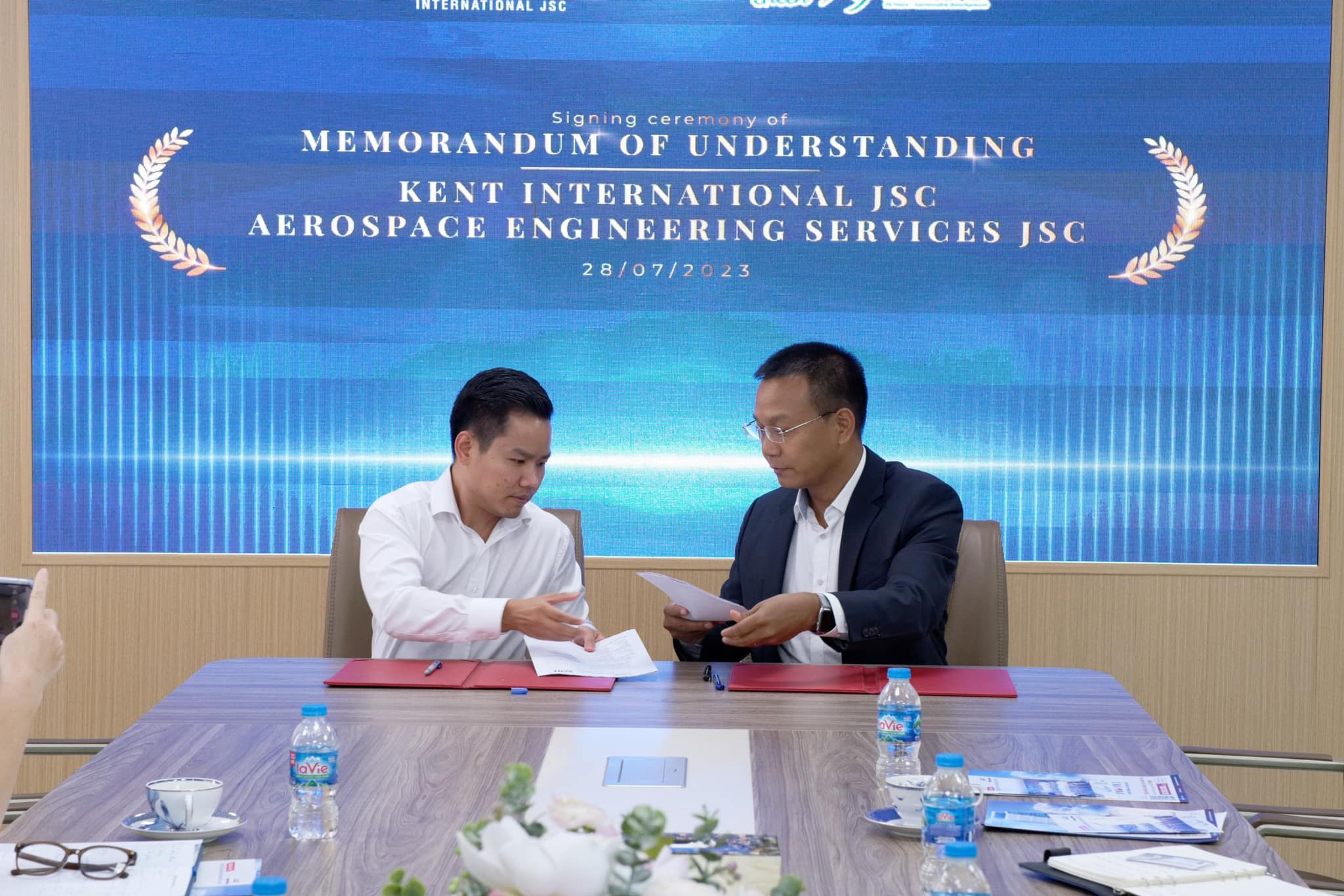 SIGNING CEREMONY OF THE COOPERATION AGREEMENT BETWEEN AEROSPACE ...