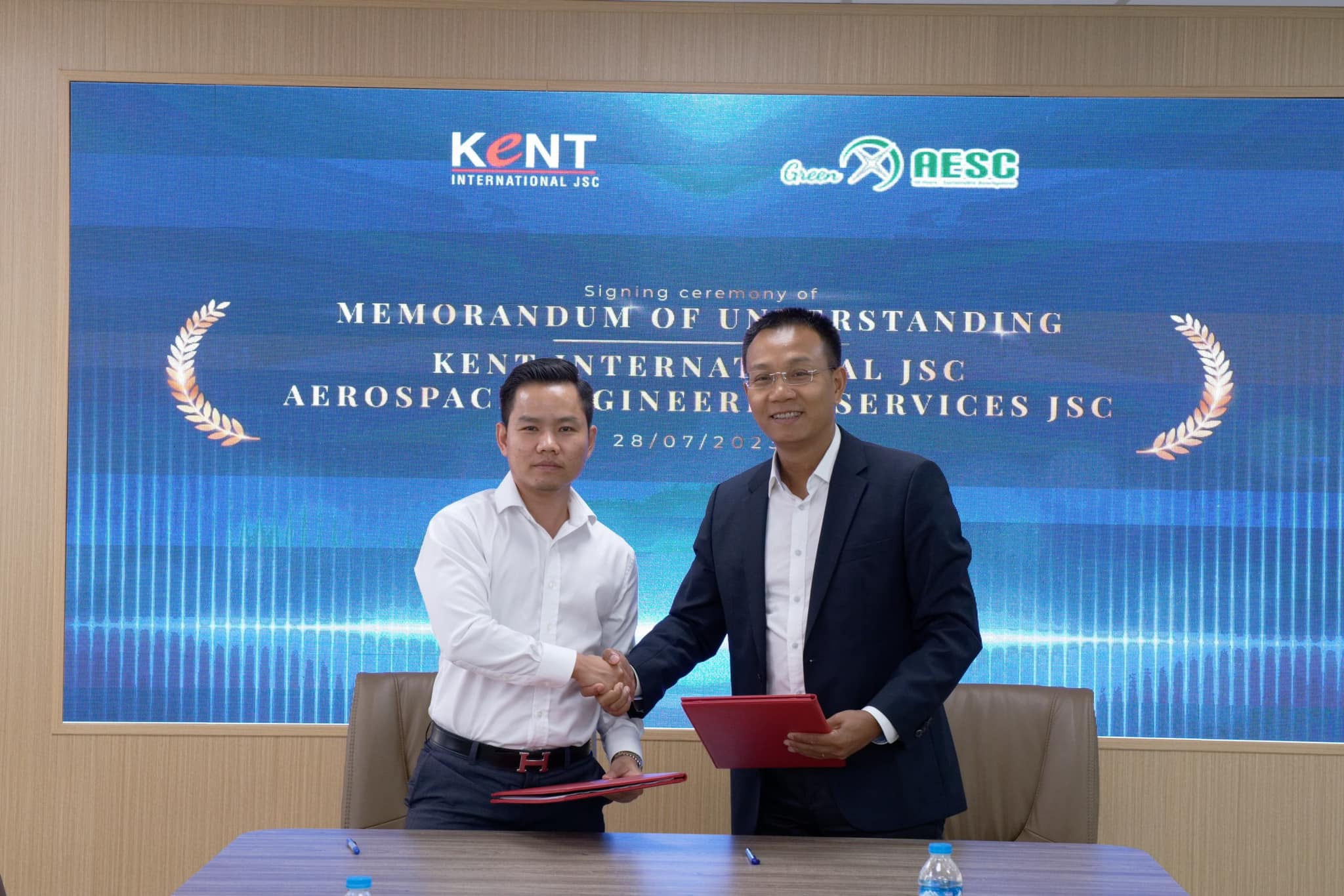 SIGNING CEREMONY OF THE COOPERATION AGREEMENT BETWEEN AEROSPACE ...